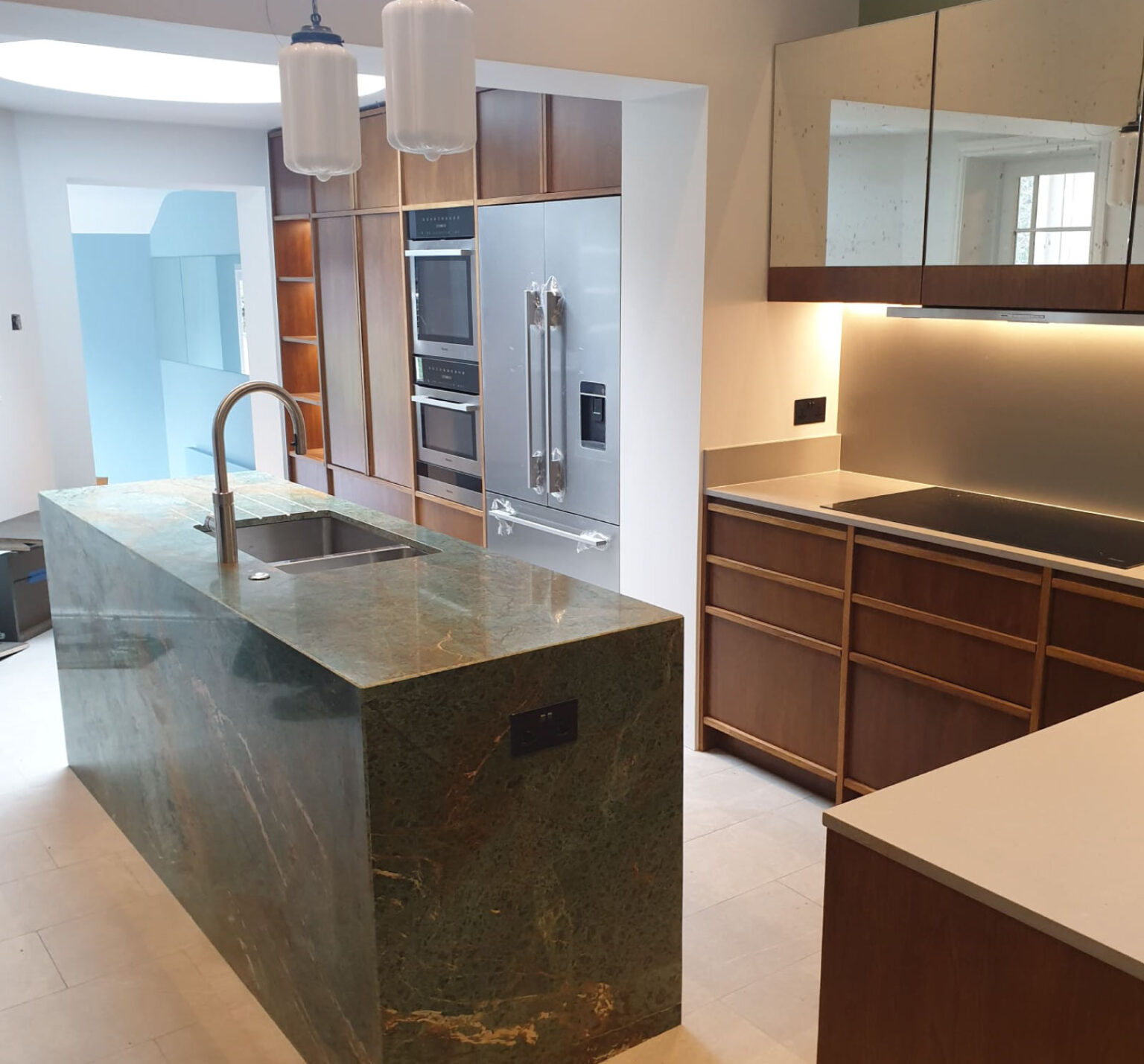 What are the disadvantages of quartzite countertops?